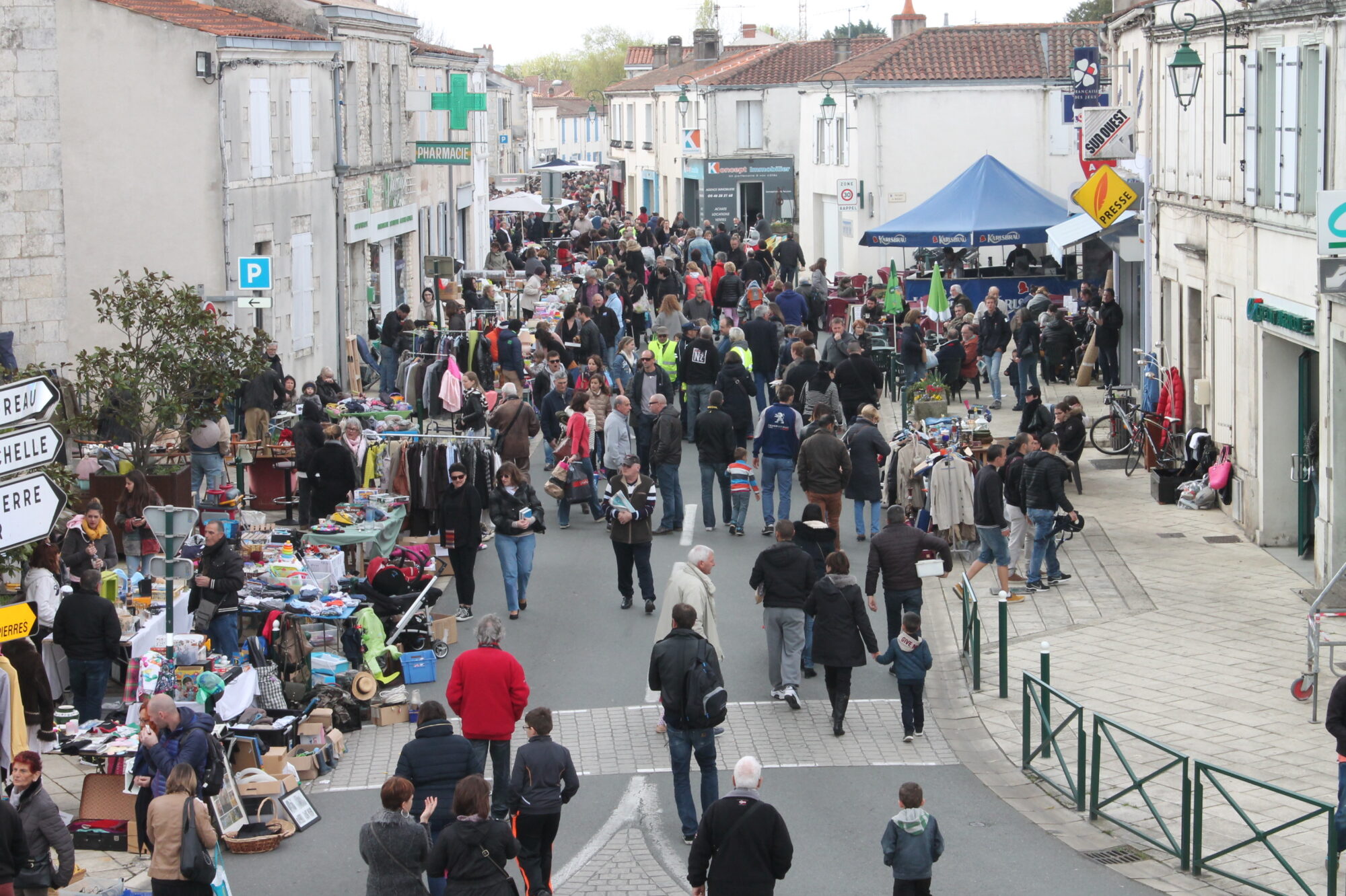 Marché, Commerces et Brocante - Site officiel de la Mairie de Saint-Xandre